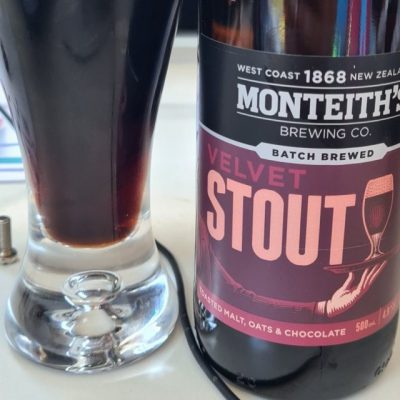 Monteith’s Brewer Series Velvet Stout 3x500ml Bottles | Drinkland